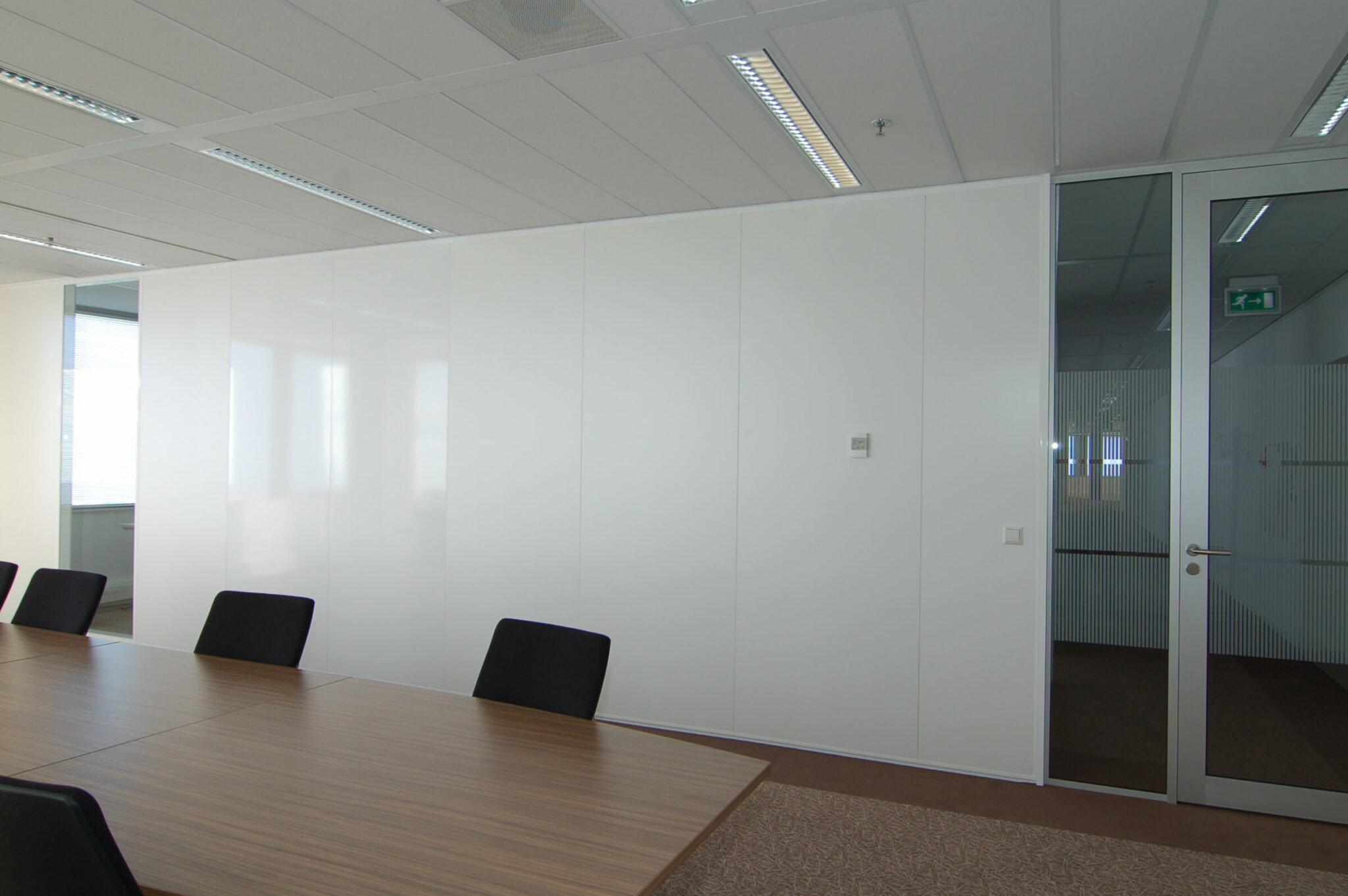 DBZ 100 V-line gesloten wand - Debazis Systeemwanden